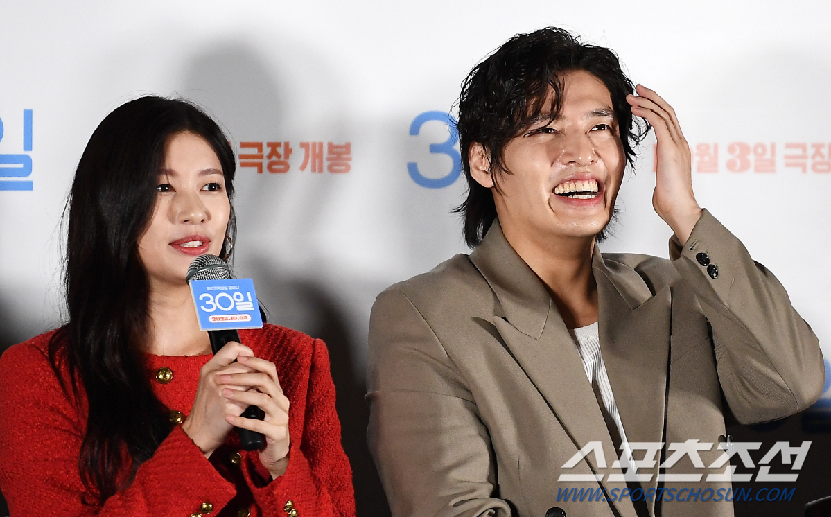 [SC현장] "로맨스·코미디, 스릴러까지"…강하늘♥정소민, 킹받는 '코맨스' 케미(종합) | 스포츠조선