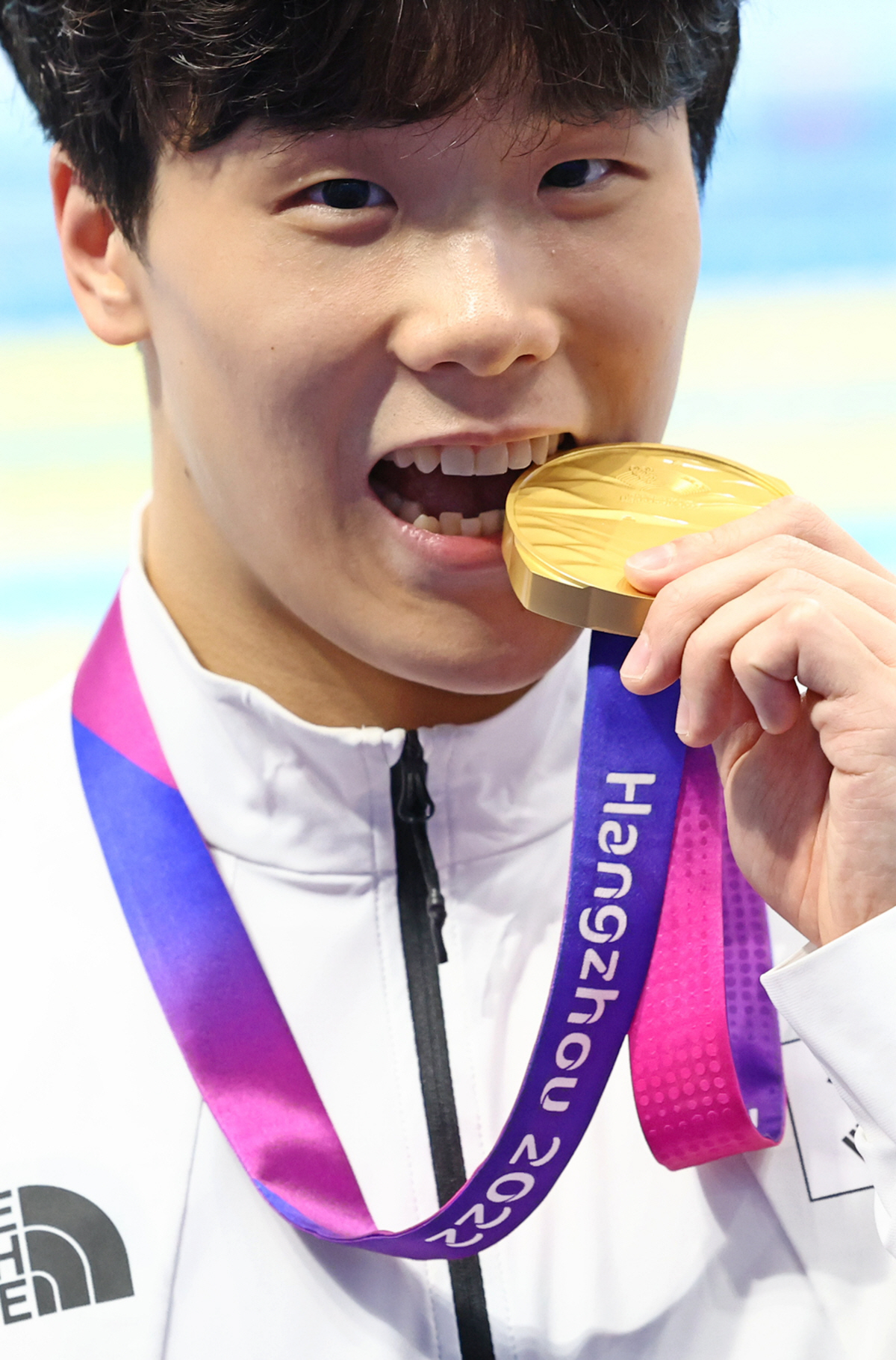 "1m76 단신 이긴 최강 코어X인성甲" 지유찬 50m 깜짝金,스승들도 … | 스포츠조선