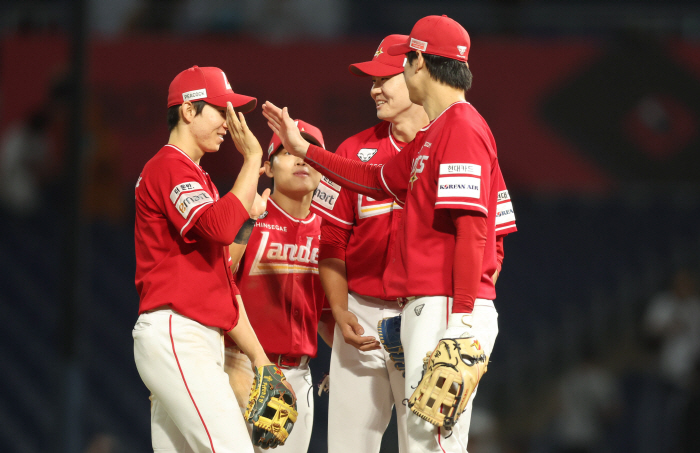 'KT 한번 끝까지 가보자!' SSG, NC전 싹쓸이로 공동 5위→2G … | 스포츠조선